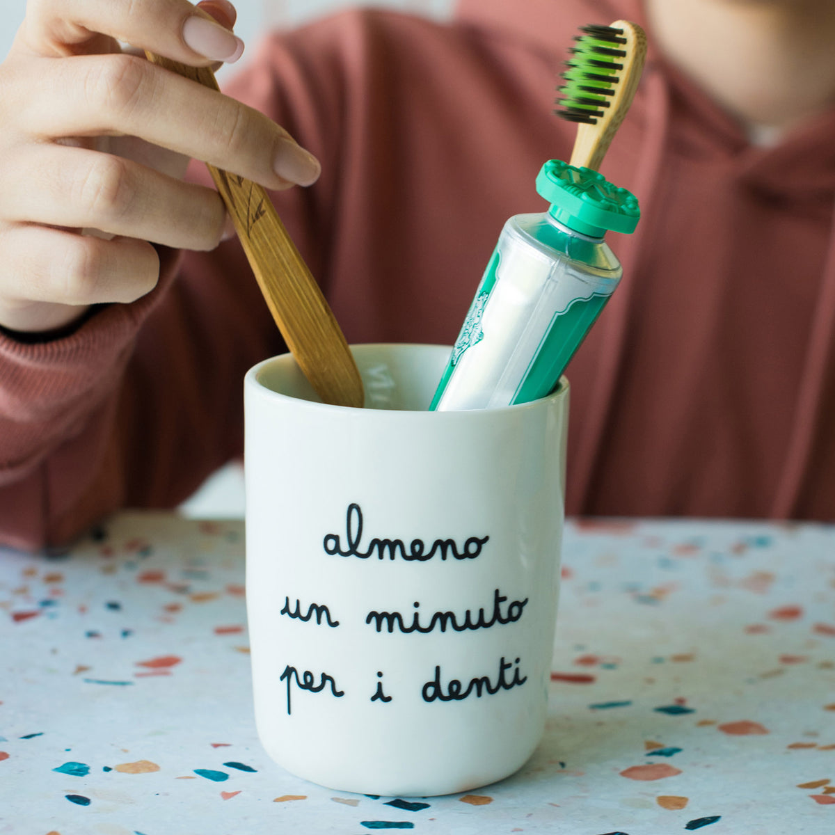 Toothbrush holder At least a minute for teeth — Simple Day