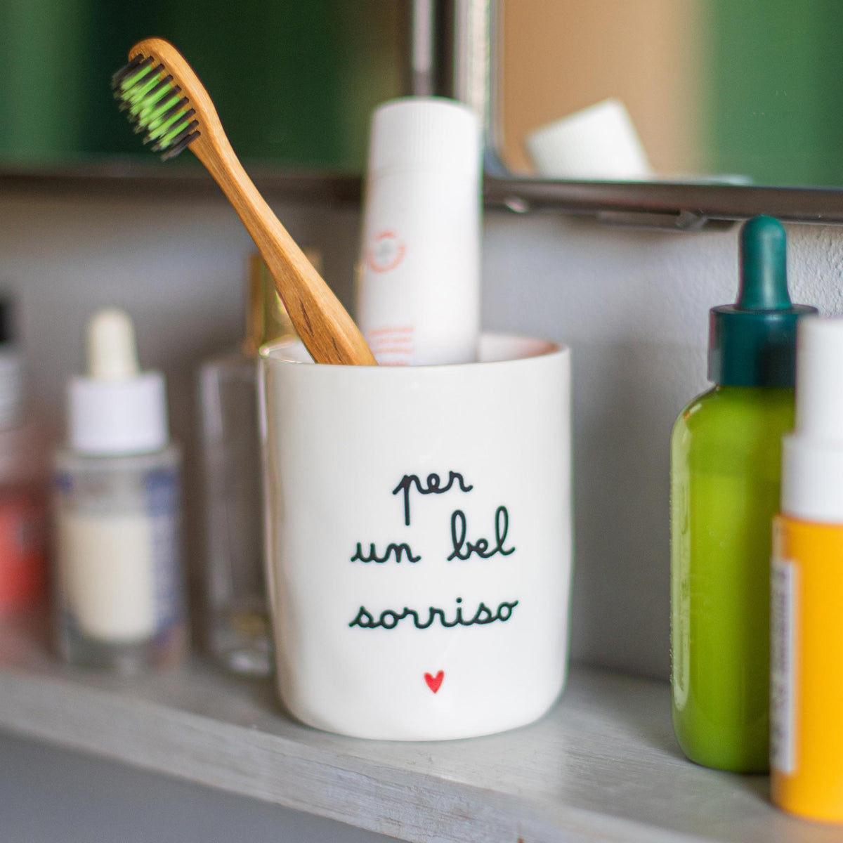 Toothbrush holder For a beautiful smile — Simple Day